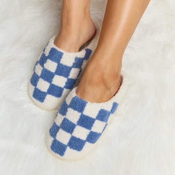 Melody | Shoes | Checkered Print Faux Fur Plush Slide Slippers In ...